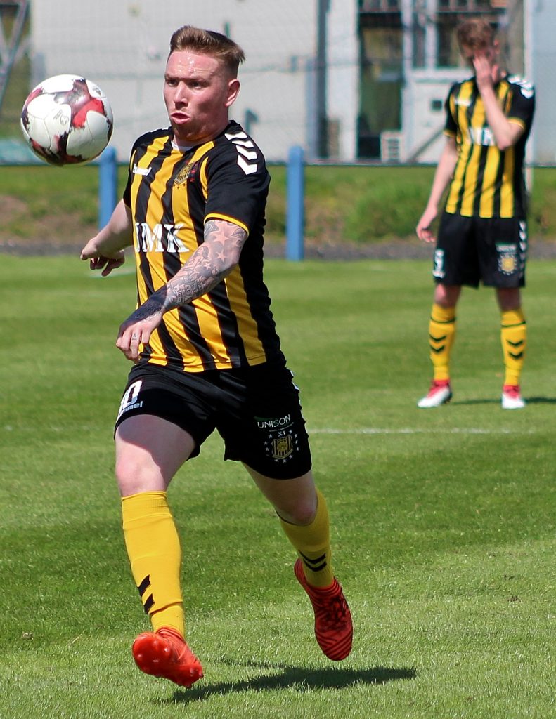 ‘Shankers’ wins the ball back but Harvey can only feel the anguish, as ...